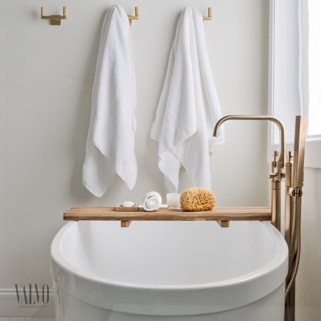 Diseños de baño lujosos con grifería AXOR color oro